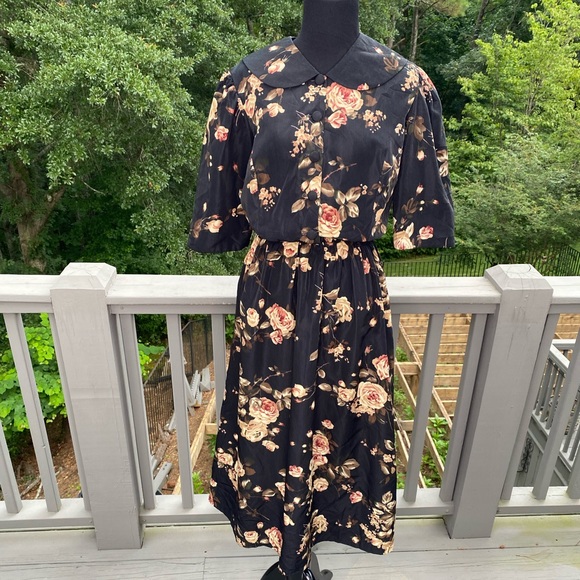 Vintage | Dresses | Vintage 9s Does 40s Floral Peter Pan Collar Fit And ...